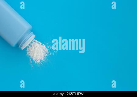Talcum powder in container. Spilled white powder Stock Photo - Alamy
