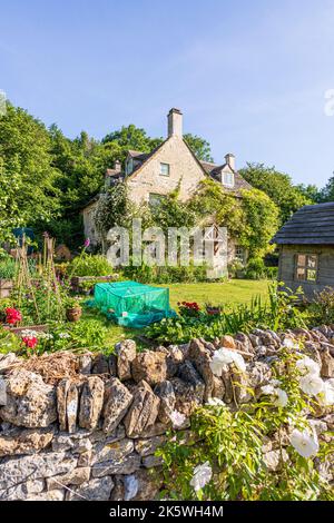 Snows Farm, a traditional Cotswold farm building at Steanbridge Lane ...