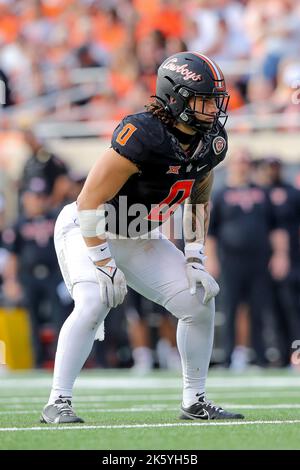 Oklahoma State linebacker Mason Cobb (0) looks over to the defense ...