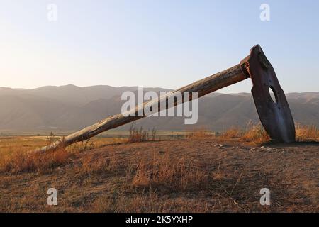 Giant Hoe sculpture (approximately 3metres tall), Kalmak Ashuu, Chong ...