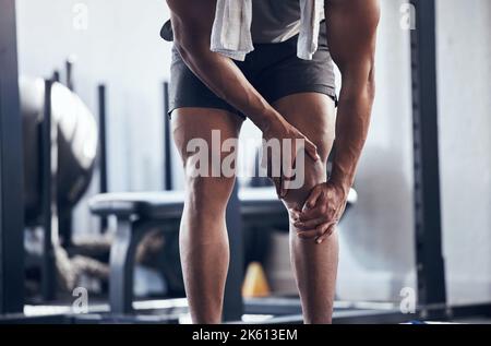 Athlete knee pain. Sports trauma caused by patellar fracture ...