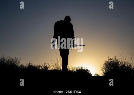 one man with gun in desert Stock Photo - Alamy