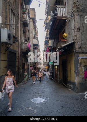 The narrow alleys of the Spanish quarters of Naples, Italy Stock Photo ...