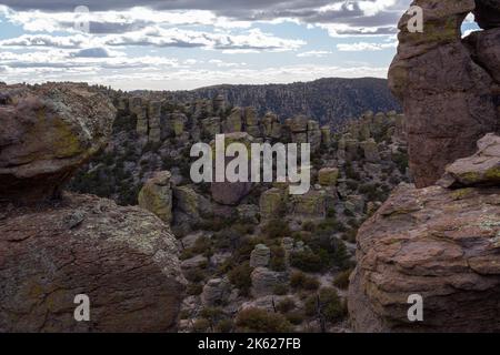 Vertical Rocks found in the desert Southwest Stock Photo - Alamy