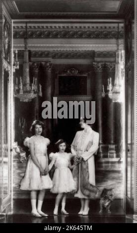 Princess Elizabeth, Princess Margaret and dog Stock Photo - Alamy