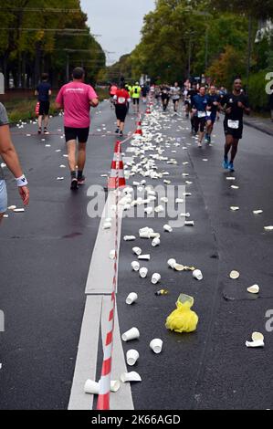 Cologne, Germany. 02nd Oct, 2022. Runners Hendrik Pfeiffer ( number 32 ...
