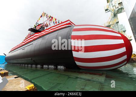 Kobe, Japan. 12th Oct, 2022. Japan's new submarine "Jingei" is seen ...