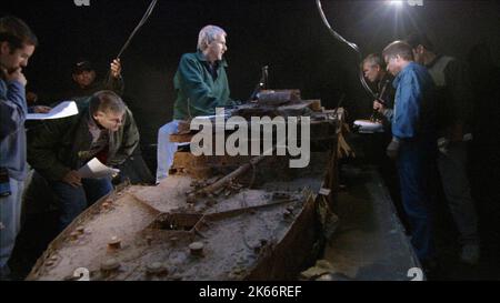 JAMES CAMERON, GHOSTS OF THE ABYSS, 2003 Stock Photo - Alamy