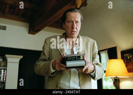 INTOLERABLE CRUELTY, Geoffrey Rush, 2003, (c) Universal/courtesy ...