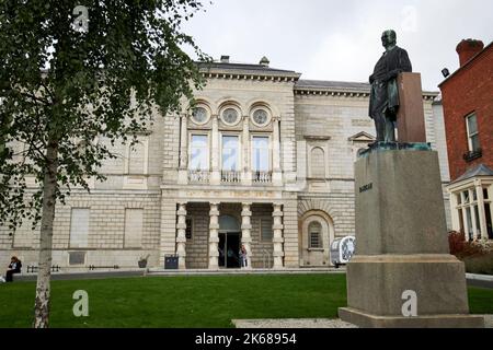 William Dargan statue outside the National Gallery of Ireland in Dublin ...