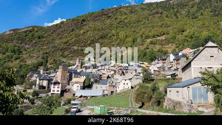 traditional Spanish mountain village, Pyrenees mountains, Spain Stock ...