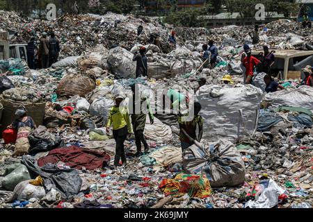 Nairobi, Kenya. 11th Oct, 2022. A view of plastic rubbish being blown ...