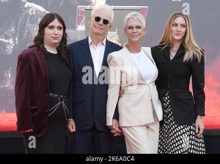 (L-R) Ruby Guest, Christopher Guest, Jamie Lee Curtis and Annie Guest ...