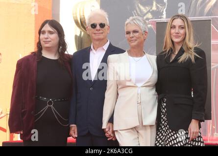 (L-R) Ruby Guest, Christopher Guest, Jamie Lee Curtis and Annie Guest ...