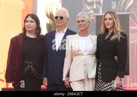 (L-R) Ruby Guest, Christopher Guest, Jamie Lee Curtis and Annie Guest ...