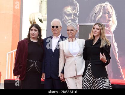 (L-R) Ruby Guest, Christopher Guest, Jamie Lee Curtis and Annie Guest ...