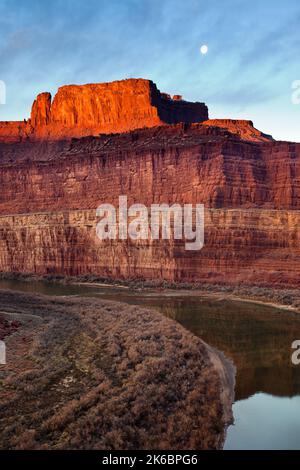 Moenkopi sandstone formation near the overlook of the Goose Neck of the ...