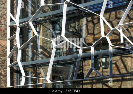 Detail of exterior atrium screen. University of Bristol: Fry Building ...