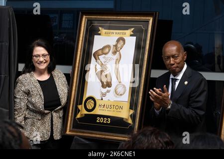 Janis Burke and Mayor Houston Sylvester Turner unveil the 2023 Houston ...