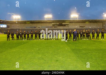 Shaun Briscoe interviews the Papua New Guinea Rugby League players at ...