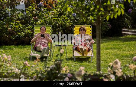 MARGO MARTINDALE and RICHARD KIND in THE WATCHER (2022), directed by ...