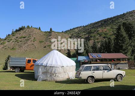 Boz Uy (Kyrgyz Yurts), Golden Yurt Camp, Valley of Flowers, Jeti Oguz ...