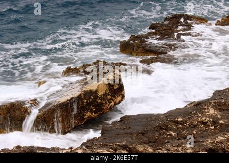 Coast rocks splashed by sea waves Stock Photo - Alamy