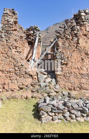 The Inca Ruins of Pumamarca, near the town of Ollantaytambo, Cusco ...