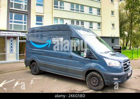 amazon logo on side of delivery van Stock Photo - Alamy