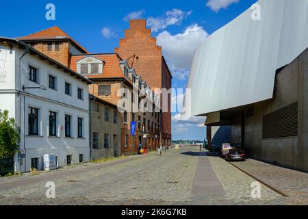 Streetscape of Neue Semlower Strasse between historical harbour ...