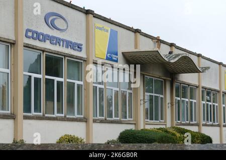 Melksham, Wiltshire, UK. 14th Oct, 2022. American firm Cooper Tires ...