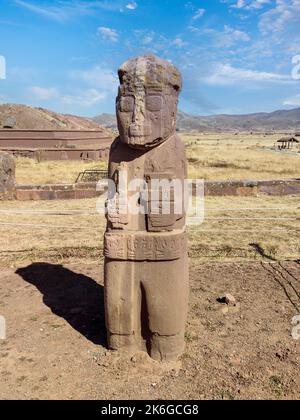 Monolith Statue of Tiwanaku (Tiahuanaco) culture - La Paz Bolivia Stock ...