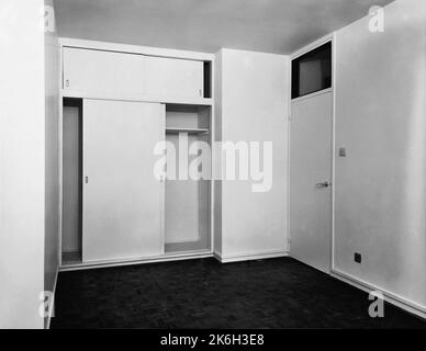 London - Multi-Unit Residential Building - 1975, United States ...