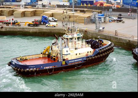 Southampton, England - 30th September 2021:Tugs Svitzer sisters ...