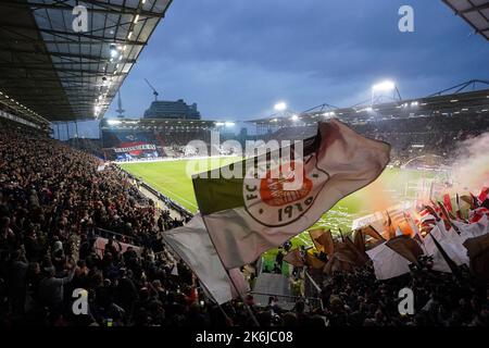 Hamburg, Germany. 14th Oct, 2022. Soccer: 2nd Bundesliga, FC St. Pauli ...