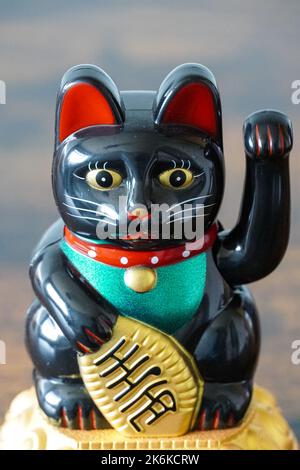 Maneki-neko, japanese lucky fortune cat Stock Photo - Alamy