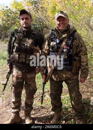 Ukrainian military wait in a position near the frontline Stock Photo ...