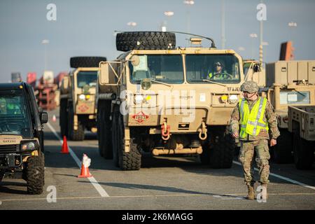 Soldiers assigned to 16th Combat Aviation Brigade recover equipment ...