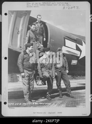 9Th Troop Carrier Command Crew Members Pose In Front Of A Glider At An ...