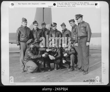 Crew Of The 452Nd Bomb Gp Beside A Boeing B-17 "Flying Fortress ...