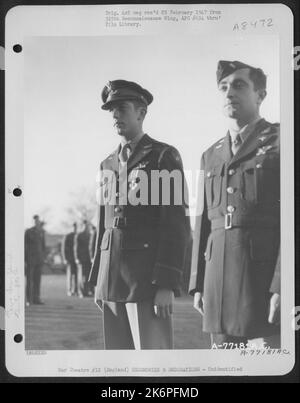 Members Of The 390Th Bomb Group Pose For Photographer After Receiving ...