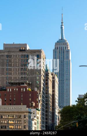 The spire of a new skyscraper among the narrow streets of New York ...