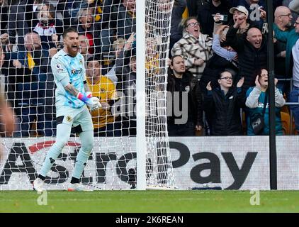 Jose Sa #1 of Wolverhampton Wanderers reacts during the game Stock ...