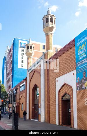 East London Mosque, Whitechapel Road, London, UK. 7 Apr 2023 Stock ...
