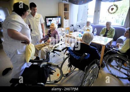 Exemplary care in old people's homes, such as here in the senior ...
