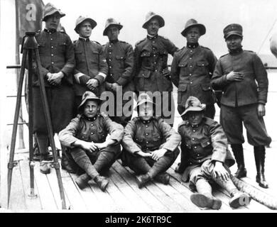 Alpini ski troops in the Italian Alps during the First World War, when ...