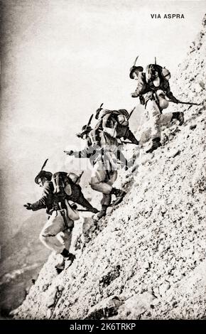 1910 ca , ITALY : A postcard with an italian military ALPINO trumpeter ...