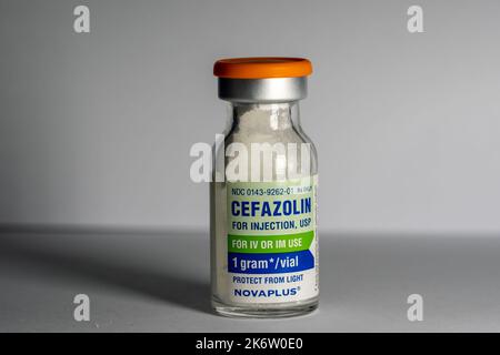 Cefazolin antibiotic drug molecule (cephalosporin, first generation ...