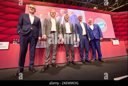 Bayern Munich CEO Jan-Christian Dreesen (right) introduces England ...