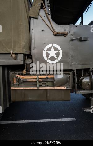 Side view of a Diamond T 968 4-ton 6x6 American world war 2 army truck ...